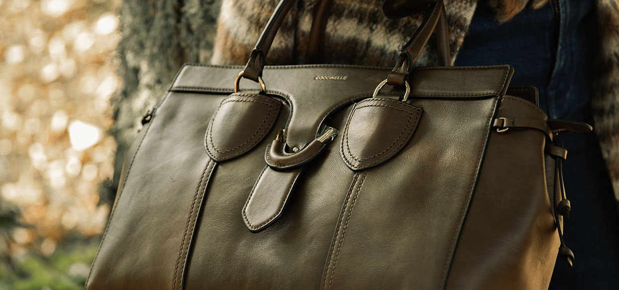 Väskor dam - Handväskor, axelväskor i svart, vitt, beige | Ströms